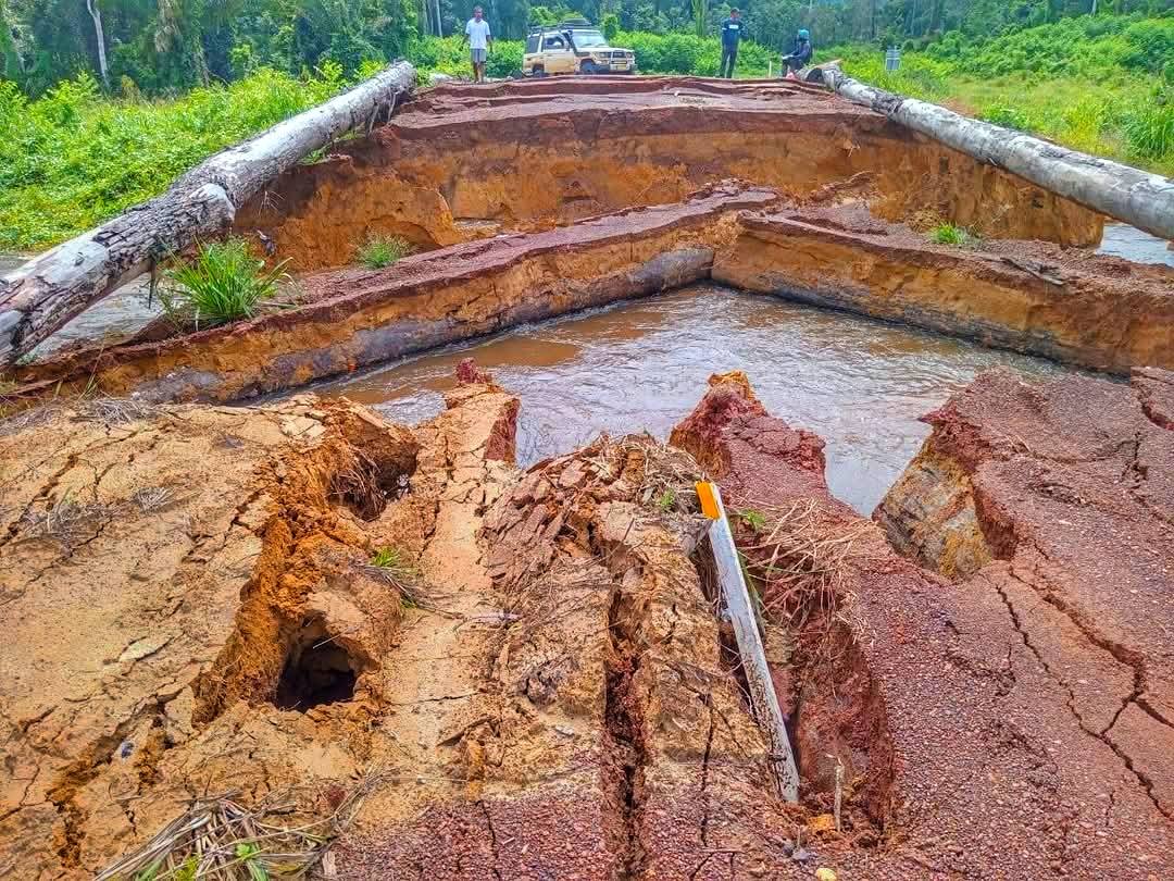 Brug te Matawai ingestort