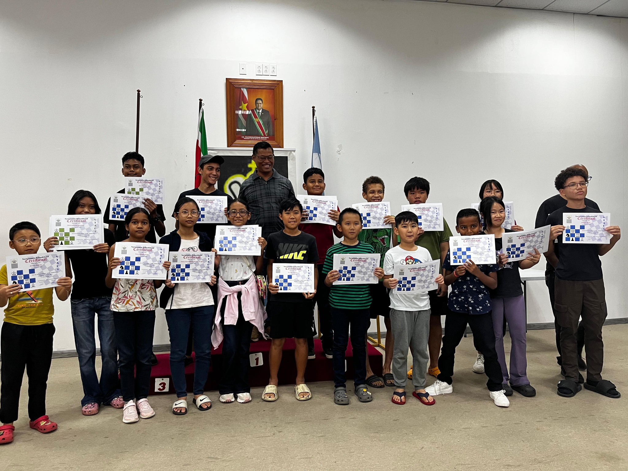 Yeung en Kaslan ontvangen trofee