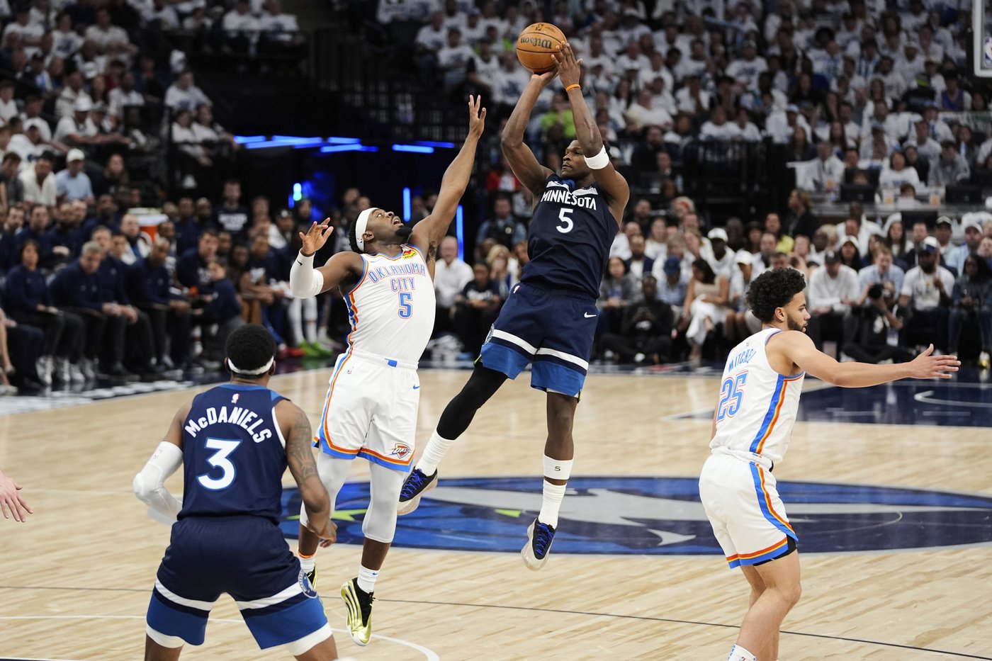 Timberwolves boeken eerste zege in de serie