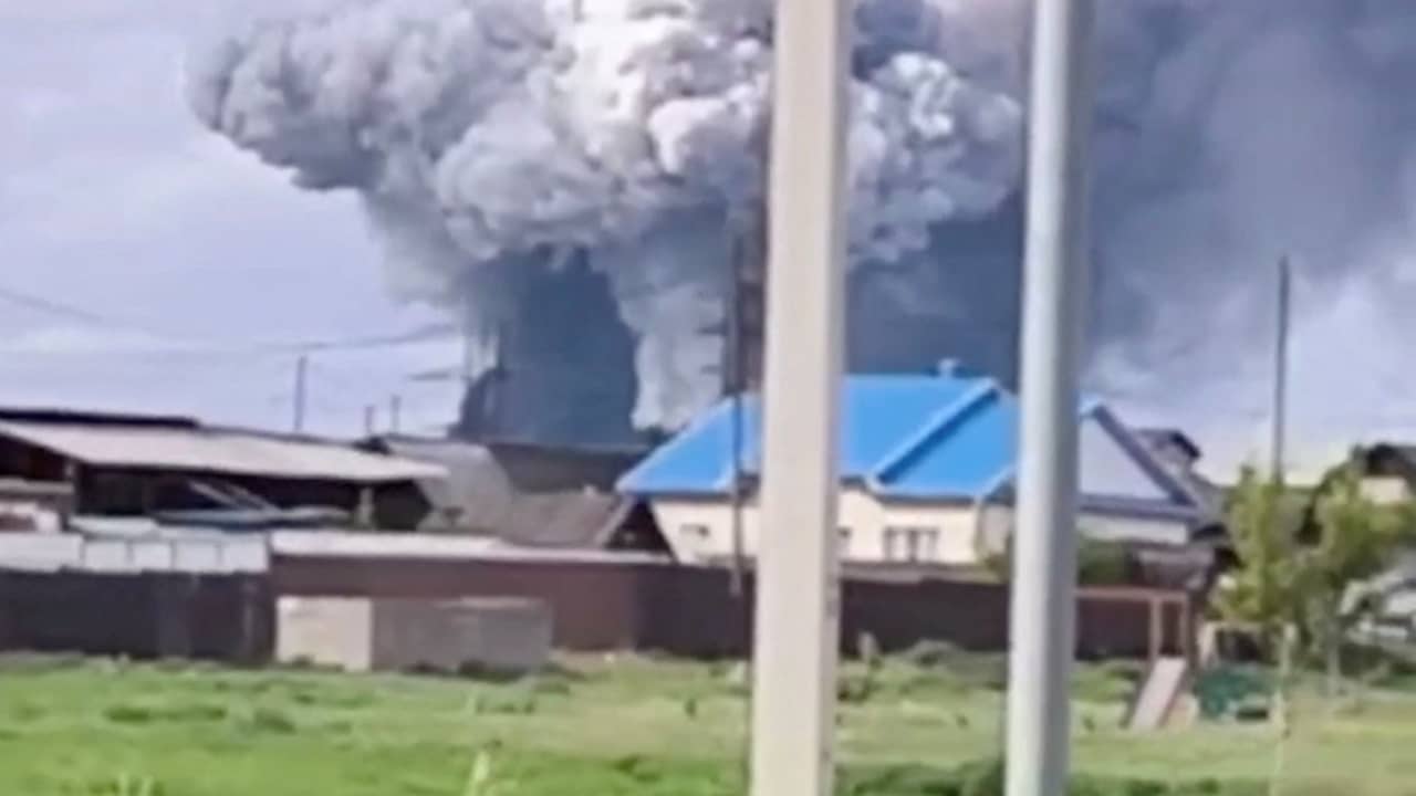 Grootschalige Oekraïense aanval op militaire vlieg-velden van Rusland ...