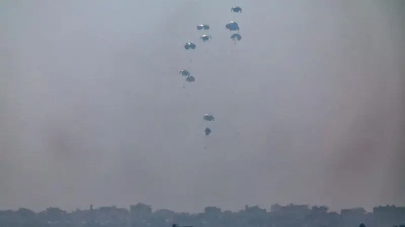 Jordan and UAE planes drop 25 tonnes of aid over Gaza