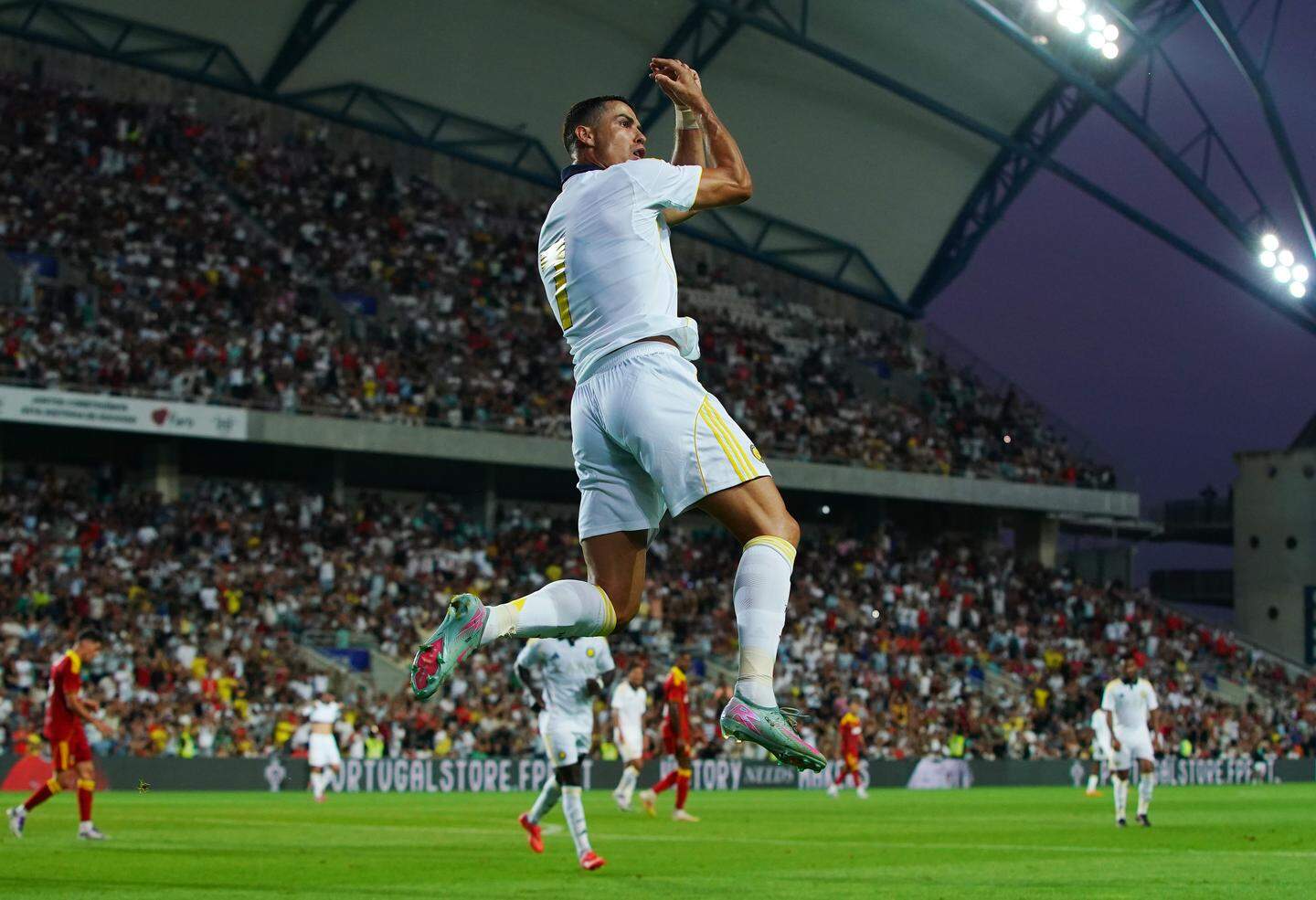 Cristiano Ronaldo viert verjaardag wereldberoemde ’Siuuu’-kreet met ...