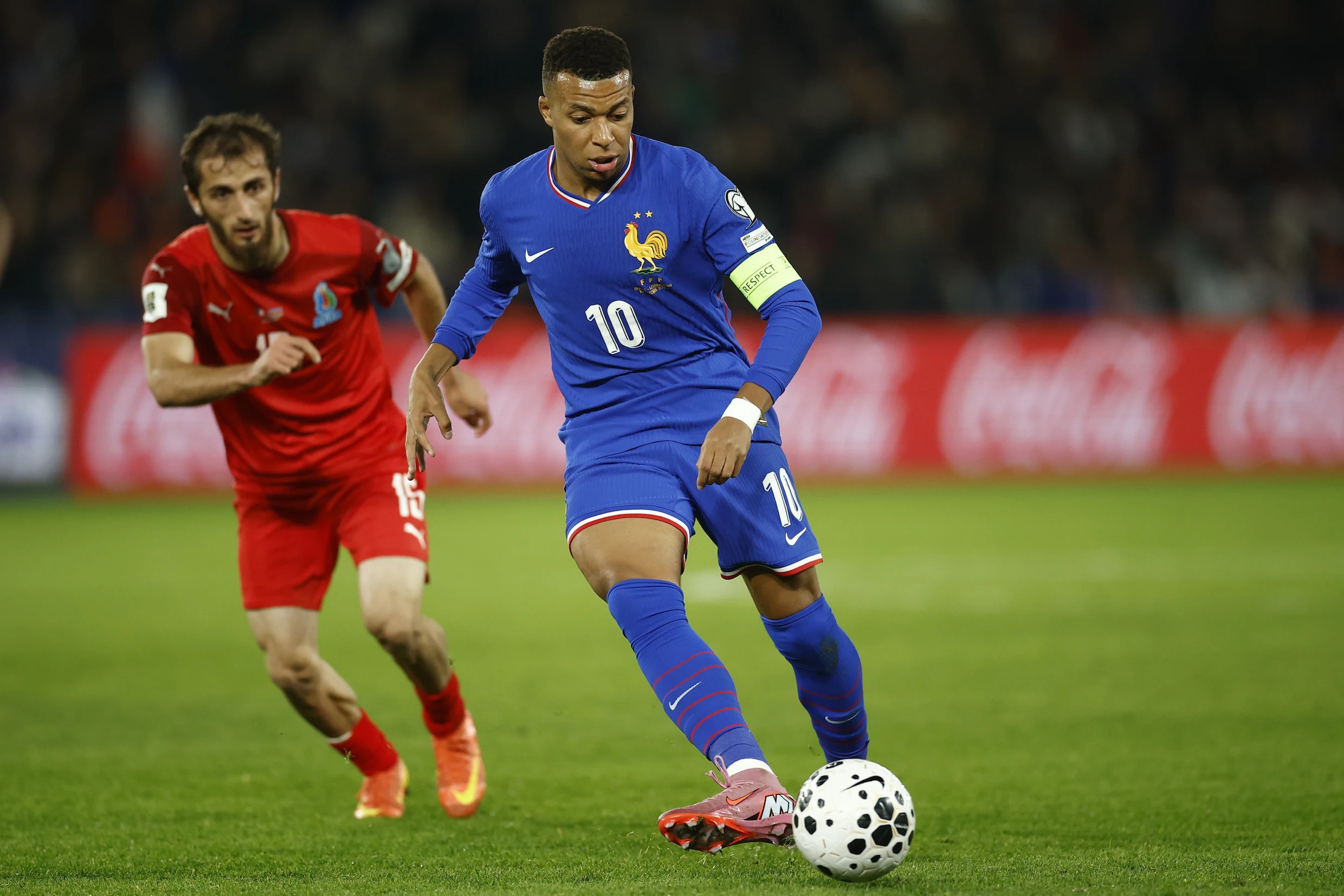 Mbappé gaat in uitgebreid interview in op Messi en Ronaldo