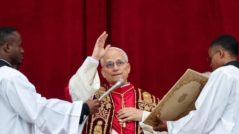 Pope urges Russia, Ukraine dialogue in Christmas blessing