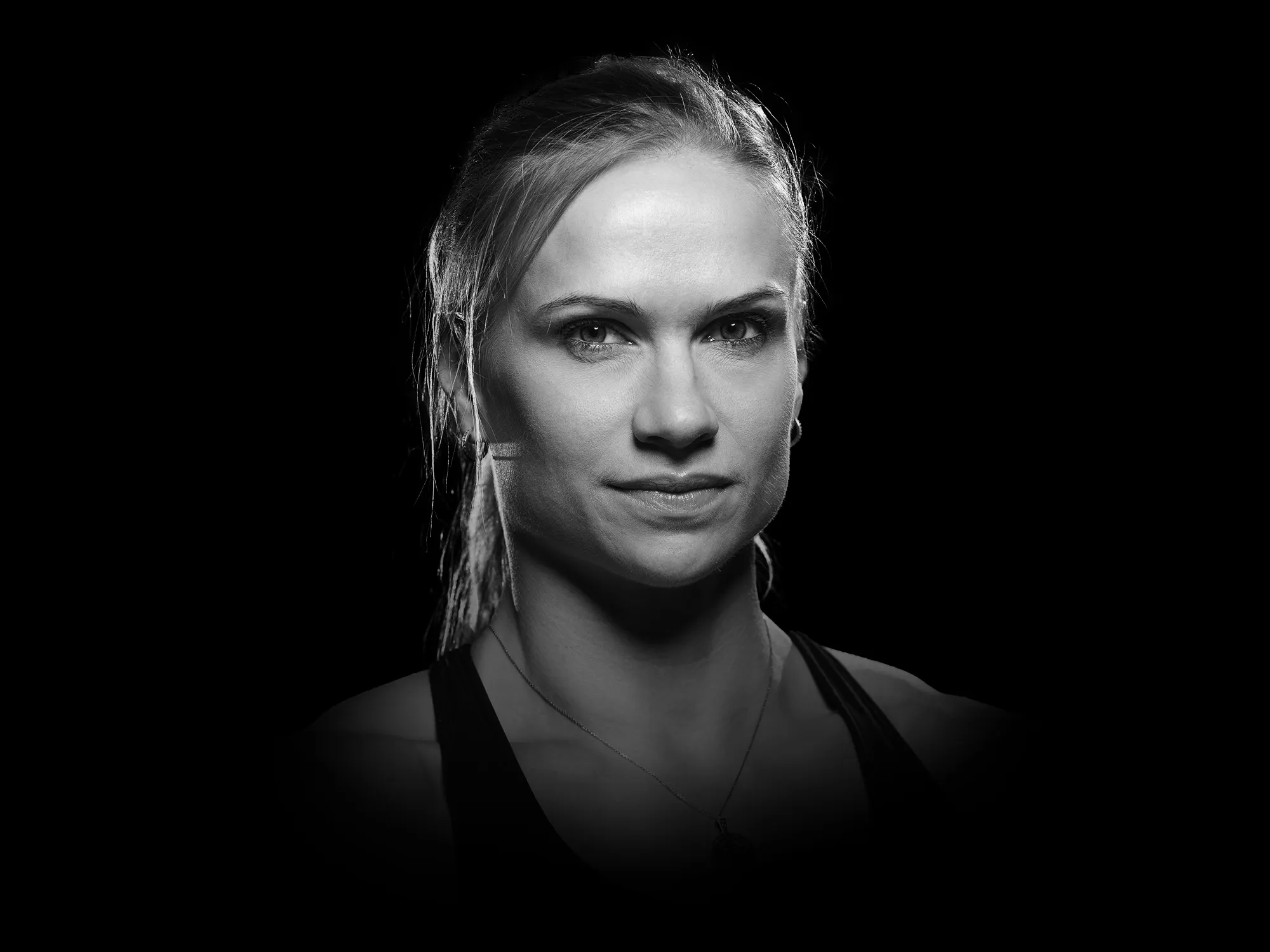 Annie Thorisdottir – Momentous