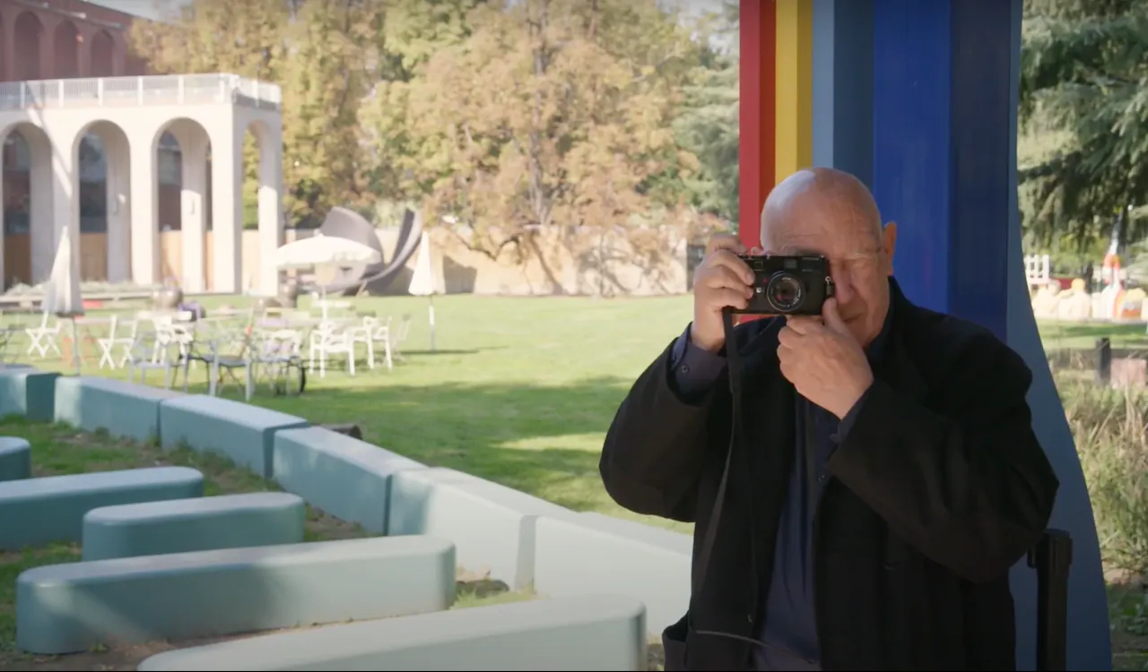 Photographer Raymond Depardon tells about his exhibition in a docu ...