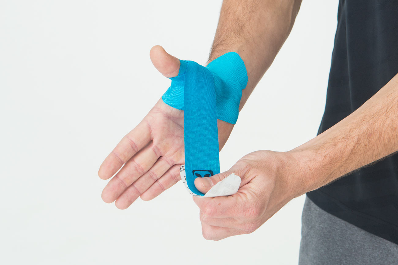 Wrapping a sprained thumb store