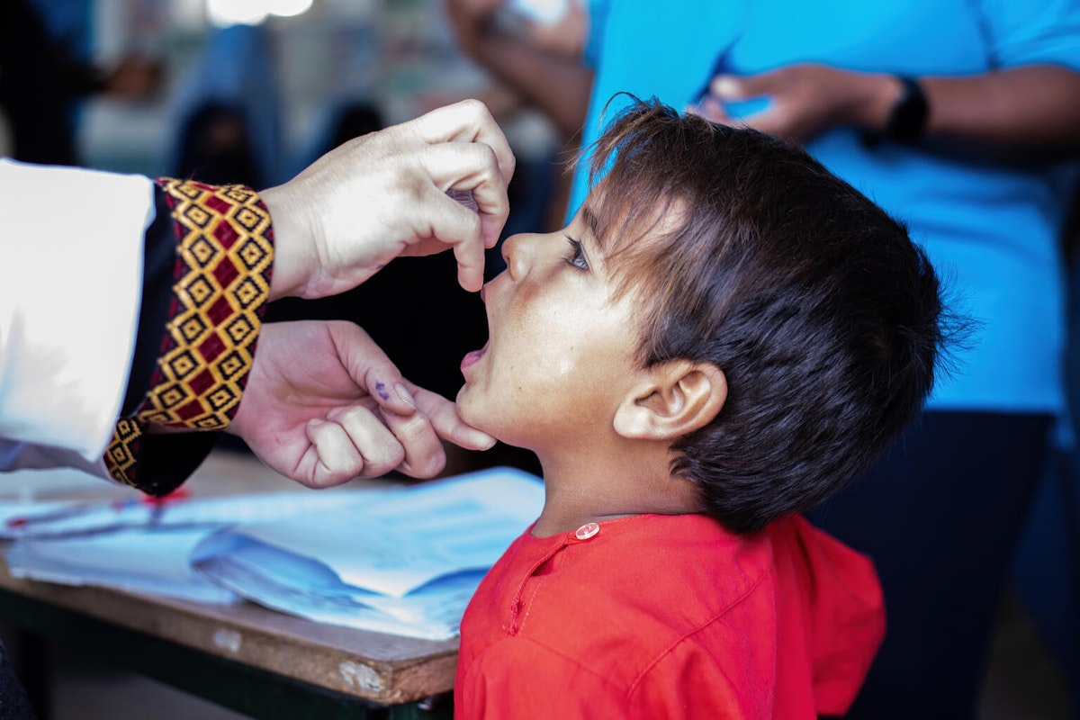 Two drops is all it takes to protect a child from polio | UNICEF Aotearoa