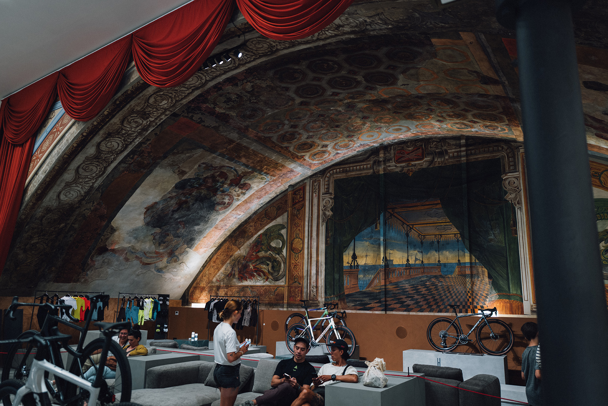 Velodrom Girona - In the heart of Barri Vell | Velodrom.cc