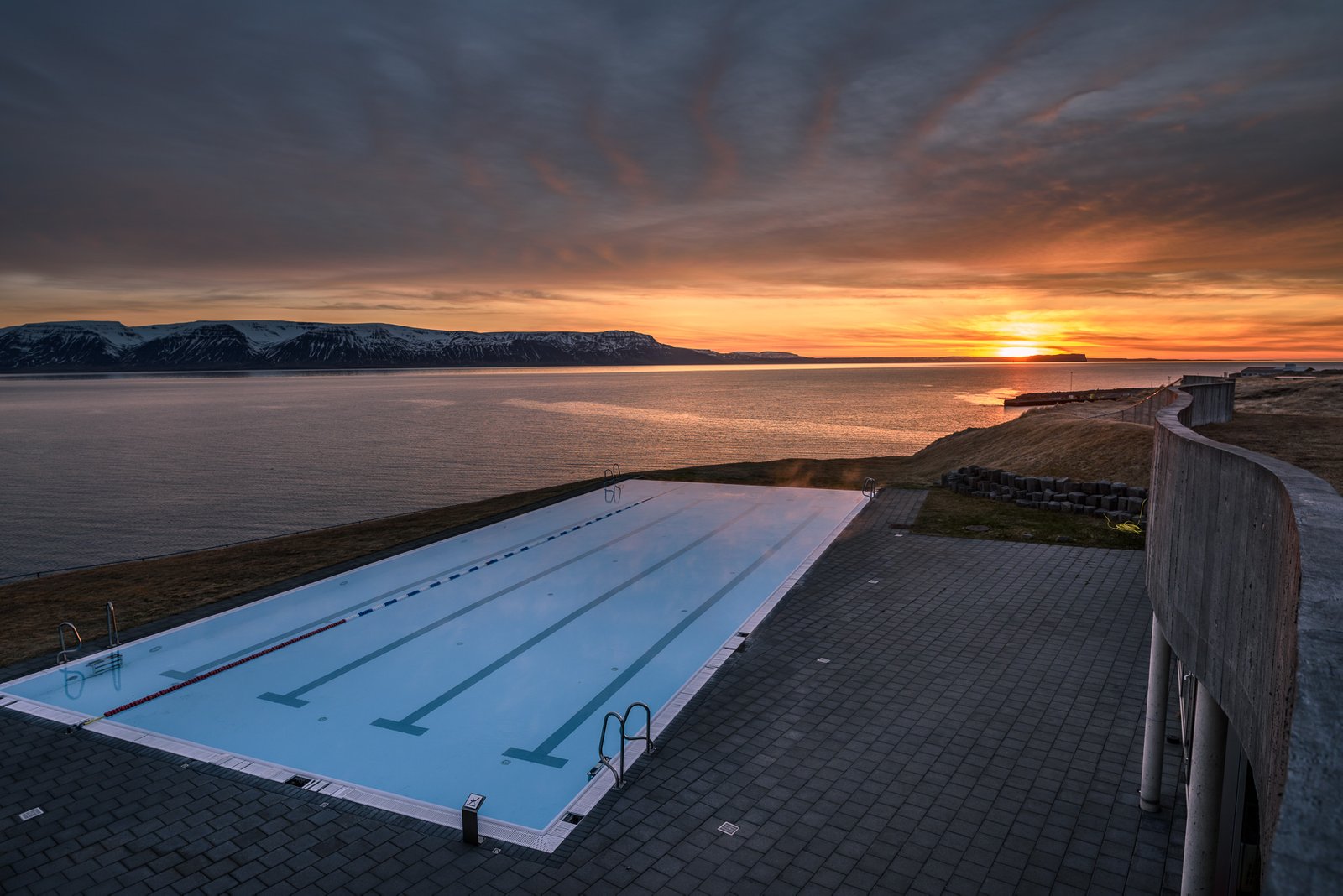 Swimming pool culture in Iceland