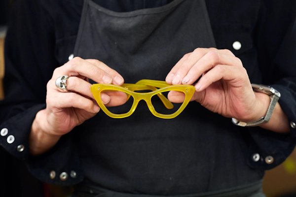 The spectacle maker | Wellcome Collection