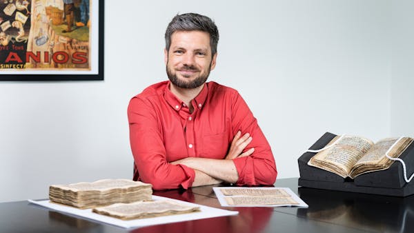 Listening to Hindi Manuscripts | Wellcome Collection