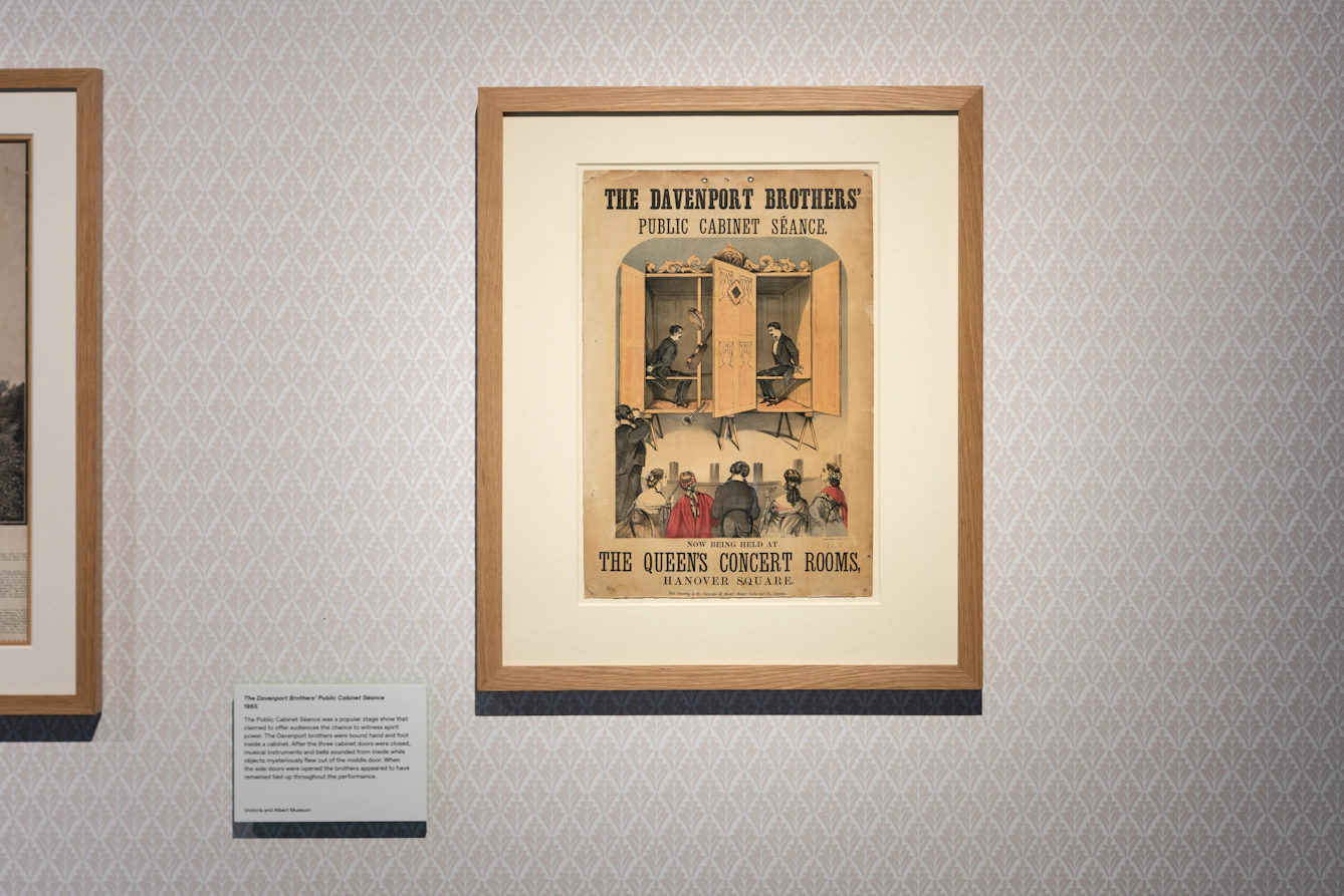 Smoke and Mirrors: The Psychology of Magic | Wellcome Collection