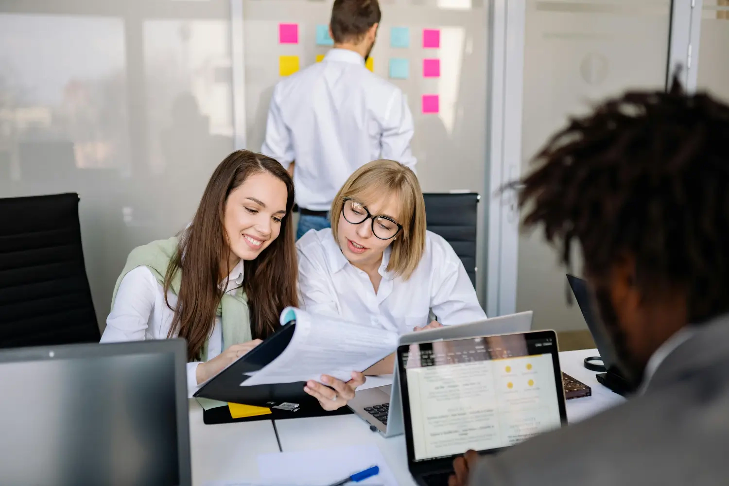 Een HR-systeem implementeren? Stel jezelf deze drie vragen over de ...