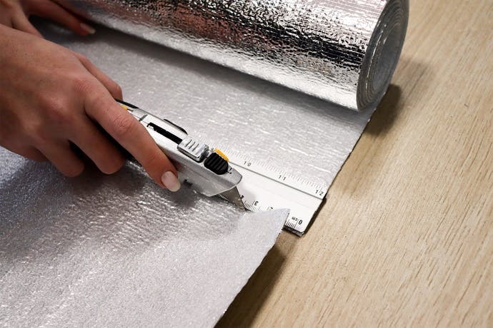 Radiatorfolie plaatsen - Behoud de warmte in uw woning!