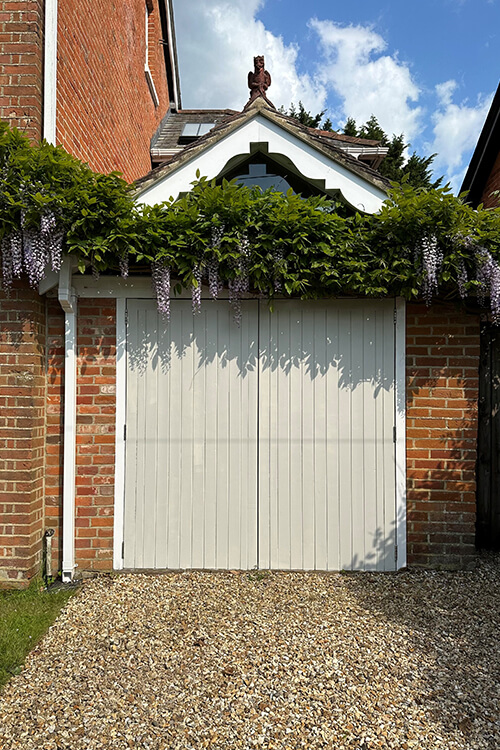 A timeless entrance using the Architects’ finishes with @va_va_room ...