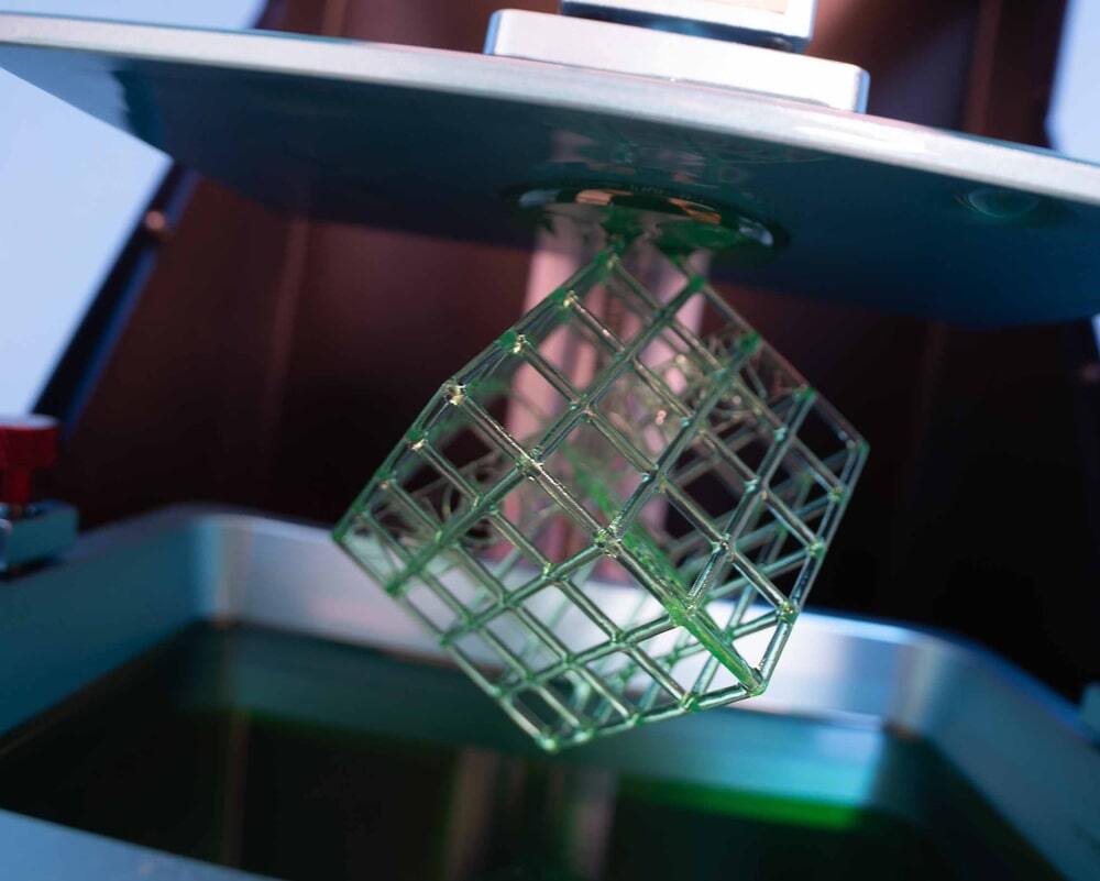 SLA vs. DLP: Differences and Comparison | Xometry