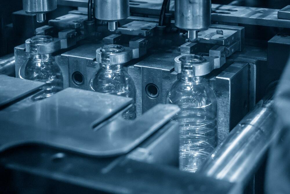 Blow Molding vs. Injection Molding: Differences and Comparison | Xometry
