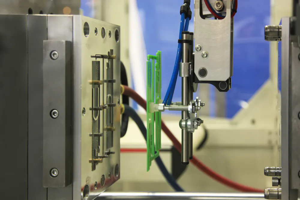 Custom Plastic Injection Molding Services | Molding Online Quote | Xometry