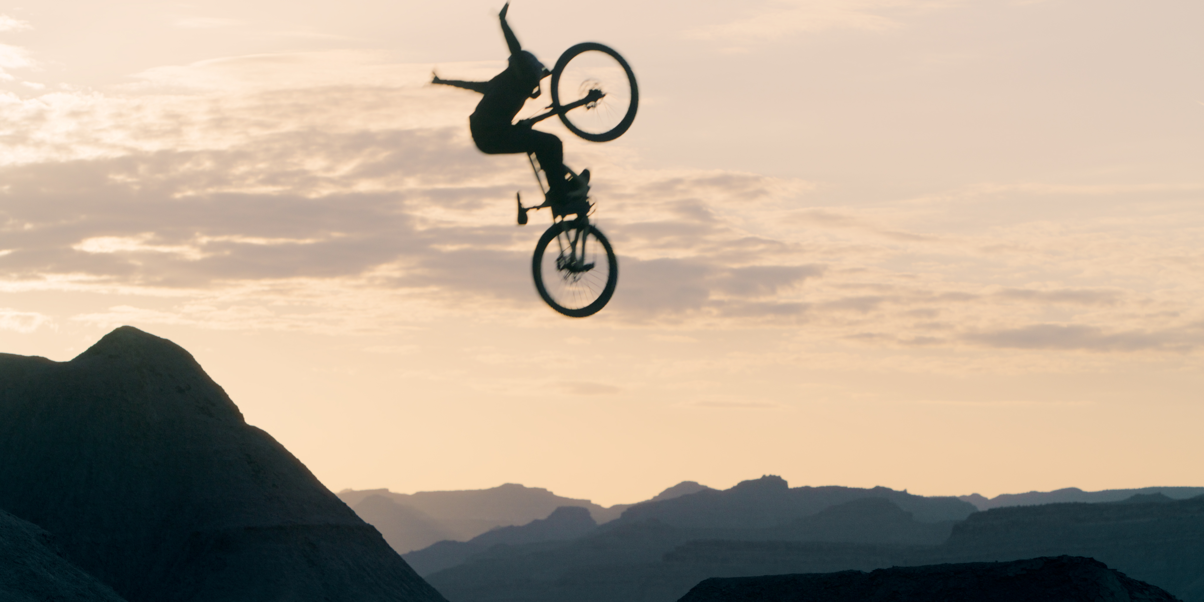 Dust to Dust: Adolf Silva - Yeti Cycles