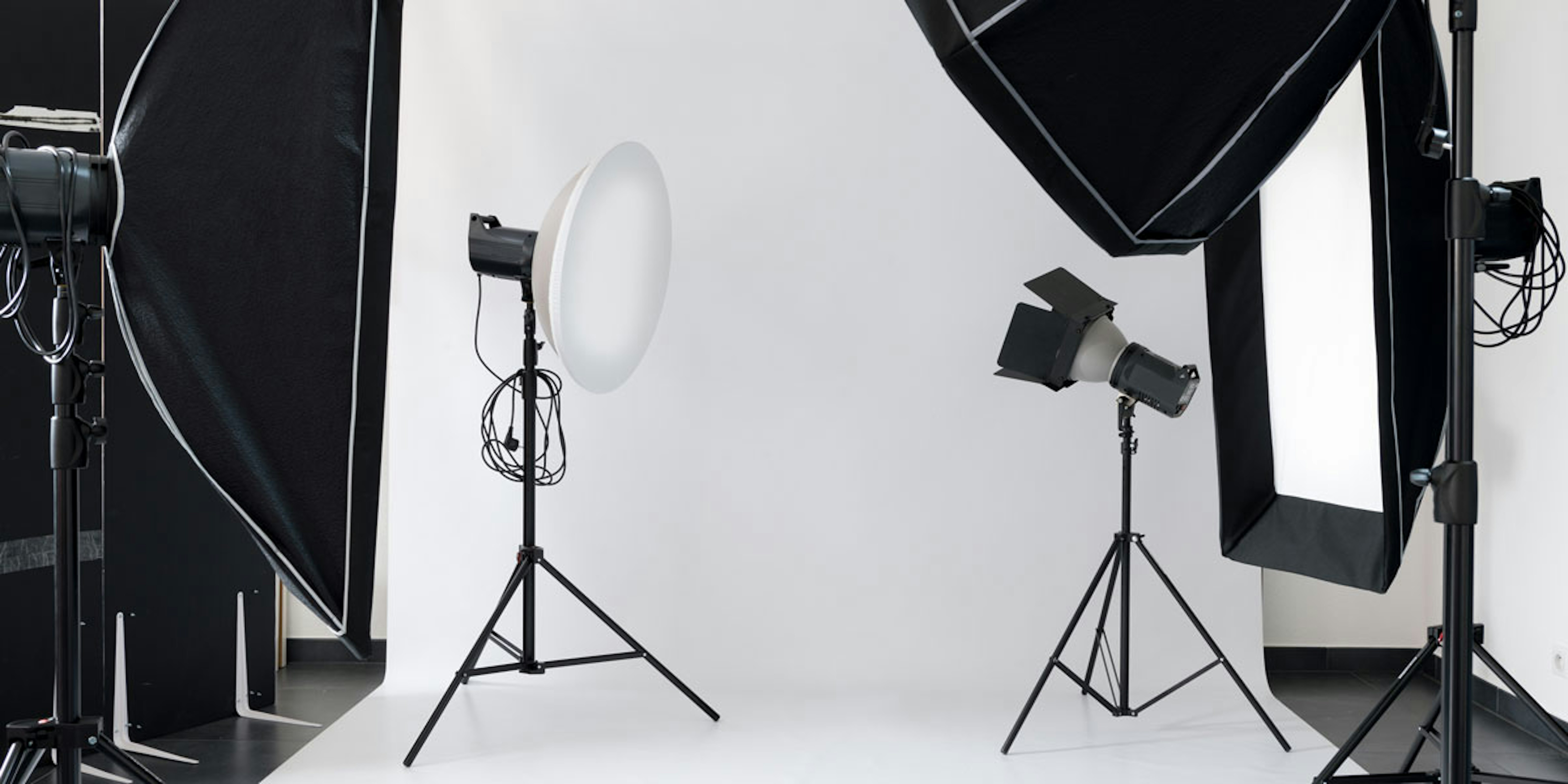 A professional's guide to photography lighting equipment | Ymage